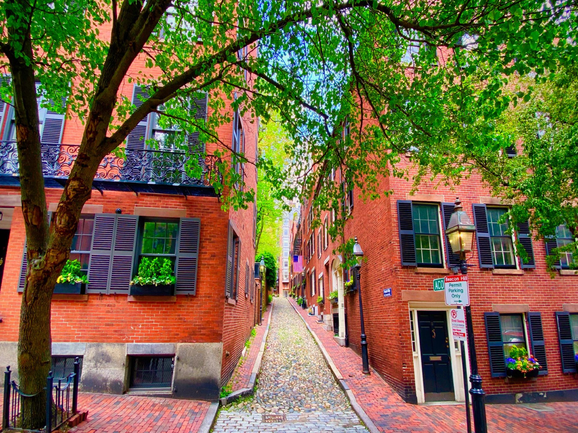 Boston’s Historic Beacon Hill And Acorn St. | PhotoWalks Boston Tours